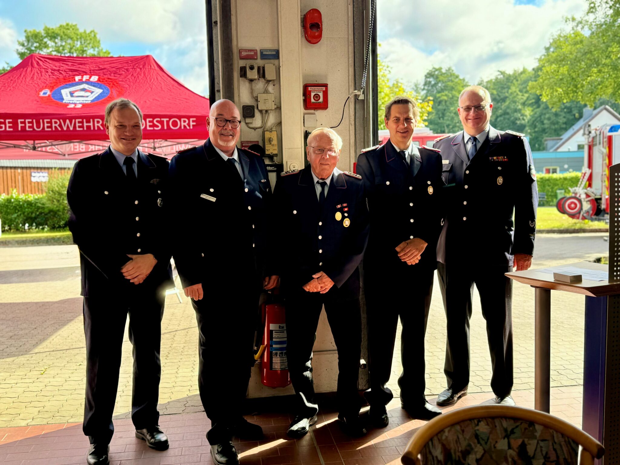 Feuerwehr Bendestorf ehrt Wilhelm (Willi) Beecken für 70 Jahre ...